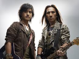 趁少年 - 動力火車 歌詞 - 歌詞全書